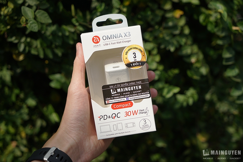 Trên tay củ sạc nhanh 30W OMNIA X3 của Adam Elements dạng gập gọn nhỏ gọn nhất thế giới ...